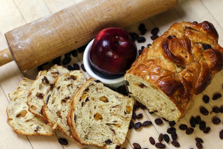 Apple Raisin Bread – Zehnders Store